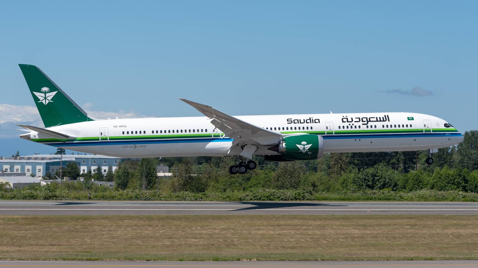 Spotted: Saudia's Newest Boeing 787-10 Dreamliner In Stunning Retro Livery