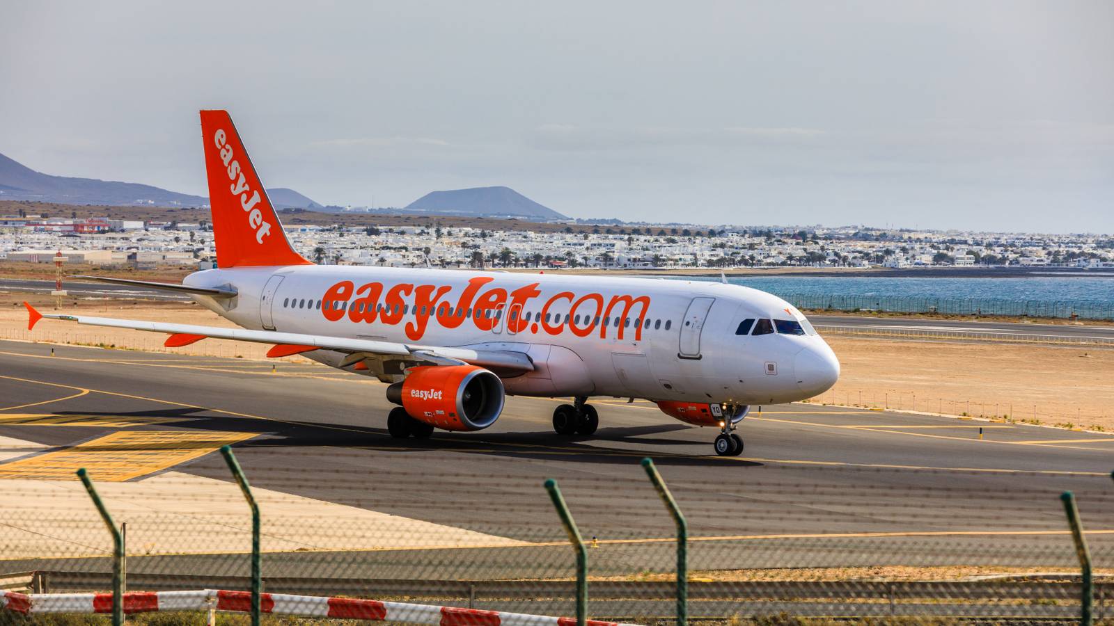 easyJet Removes 19 Passengers From Lanzarote Flight As Plane Too Heavy