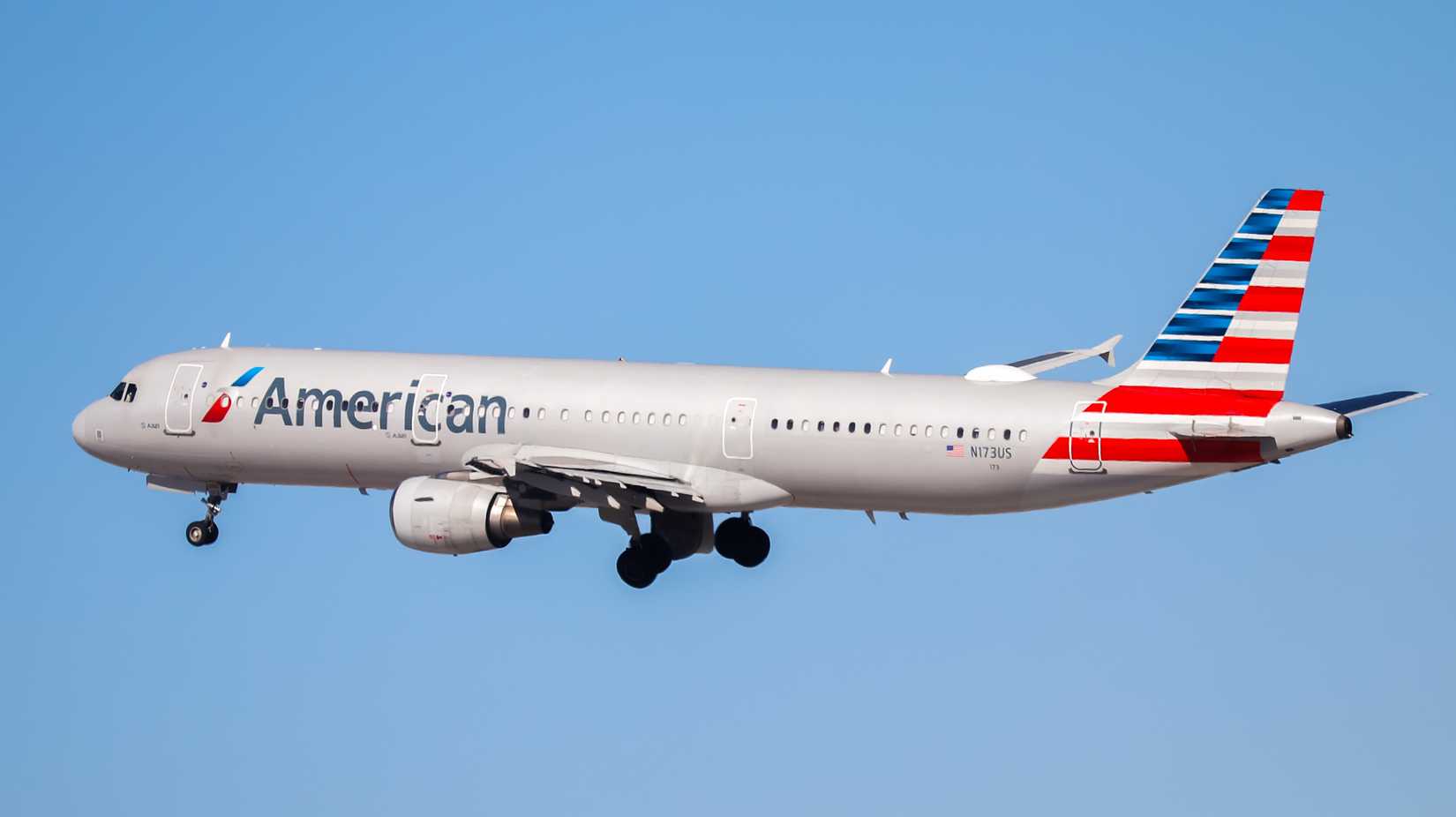 "Sounded Like Things Exploding": American Airlines Airbus A321 Suffers ...