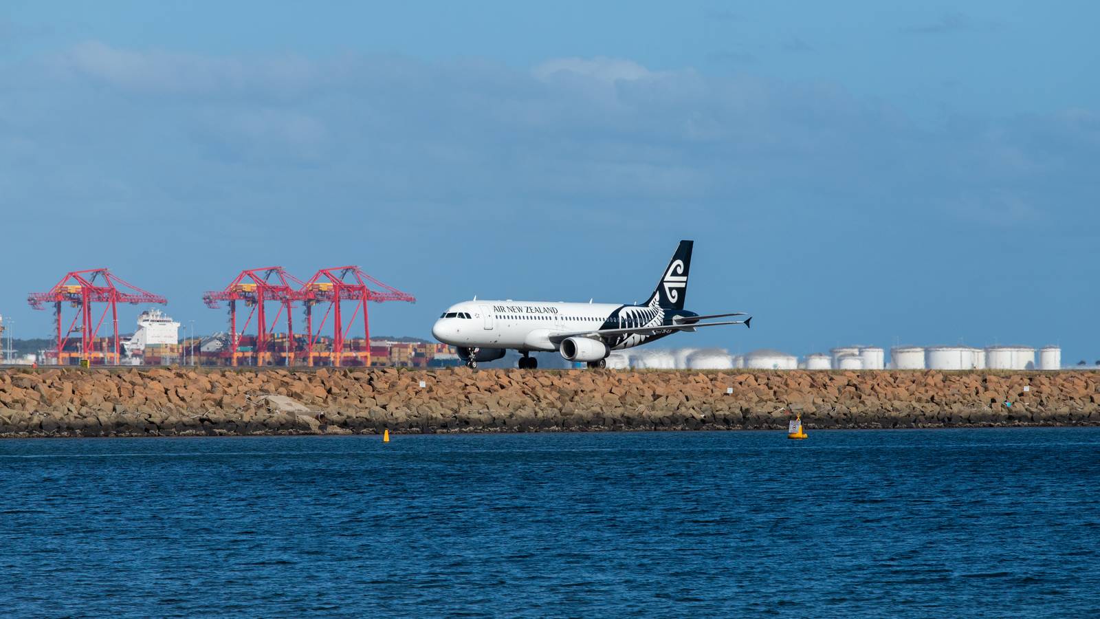 Live Shotgun Shell Found In Overhead Bin On Air New Zealand Airbus A320