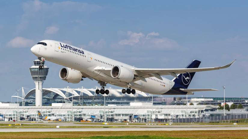 Lufthansa Cargo Carries Its First Rolls-Royce Trent XWB Engine On A ...