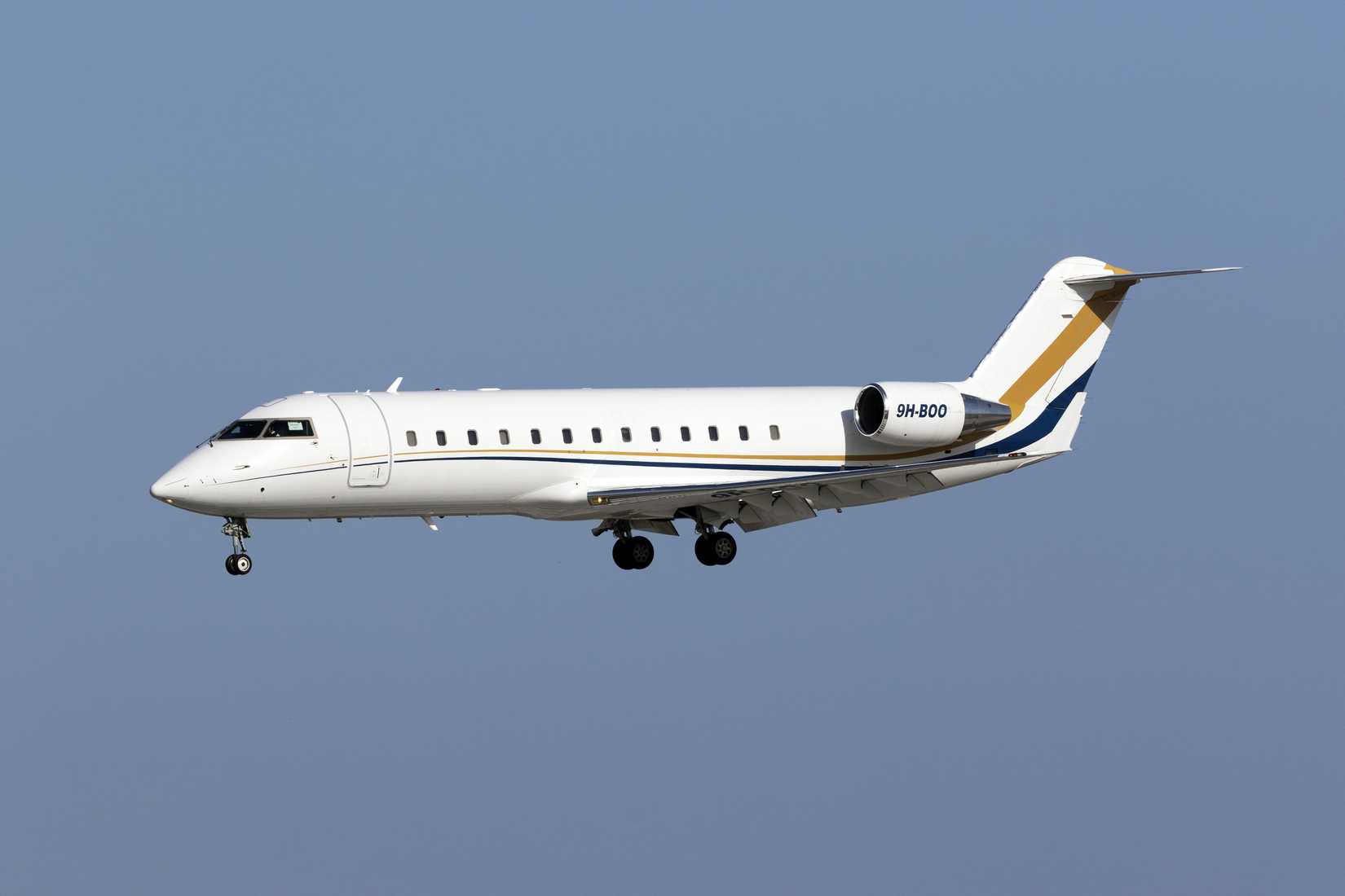 6 Cool Things Inside Jay-Z's Private Jet: A Bombardier Challenger 850