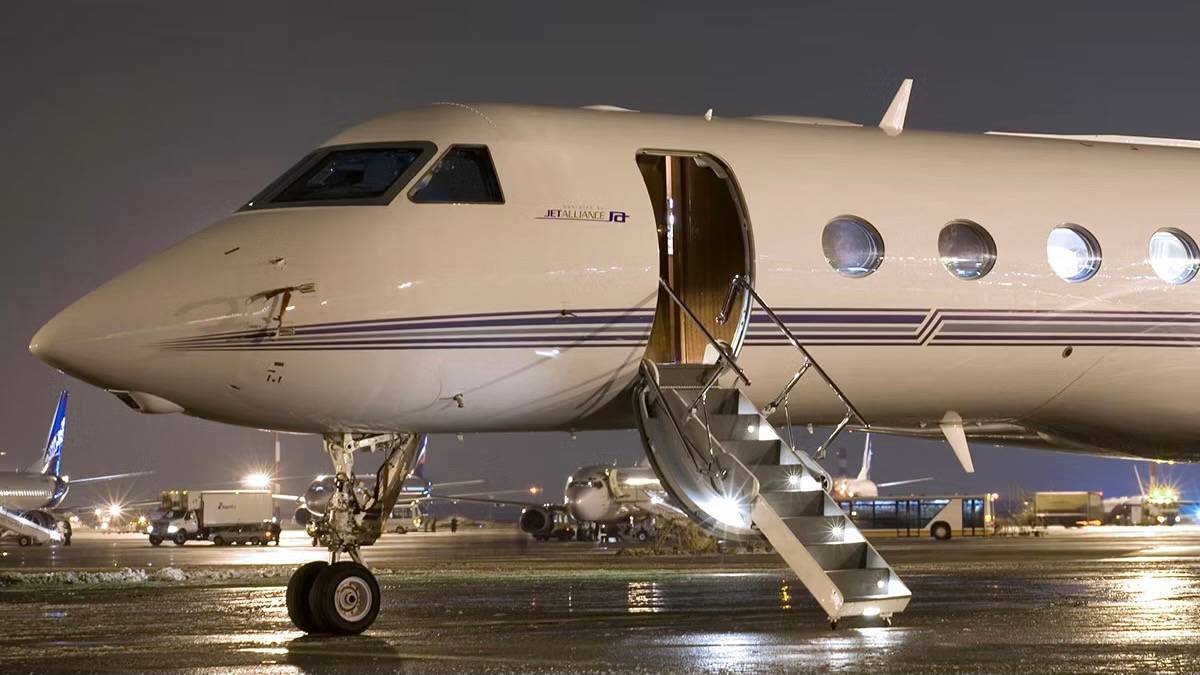 7 Rappers Who Own Private Jets