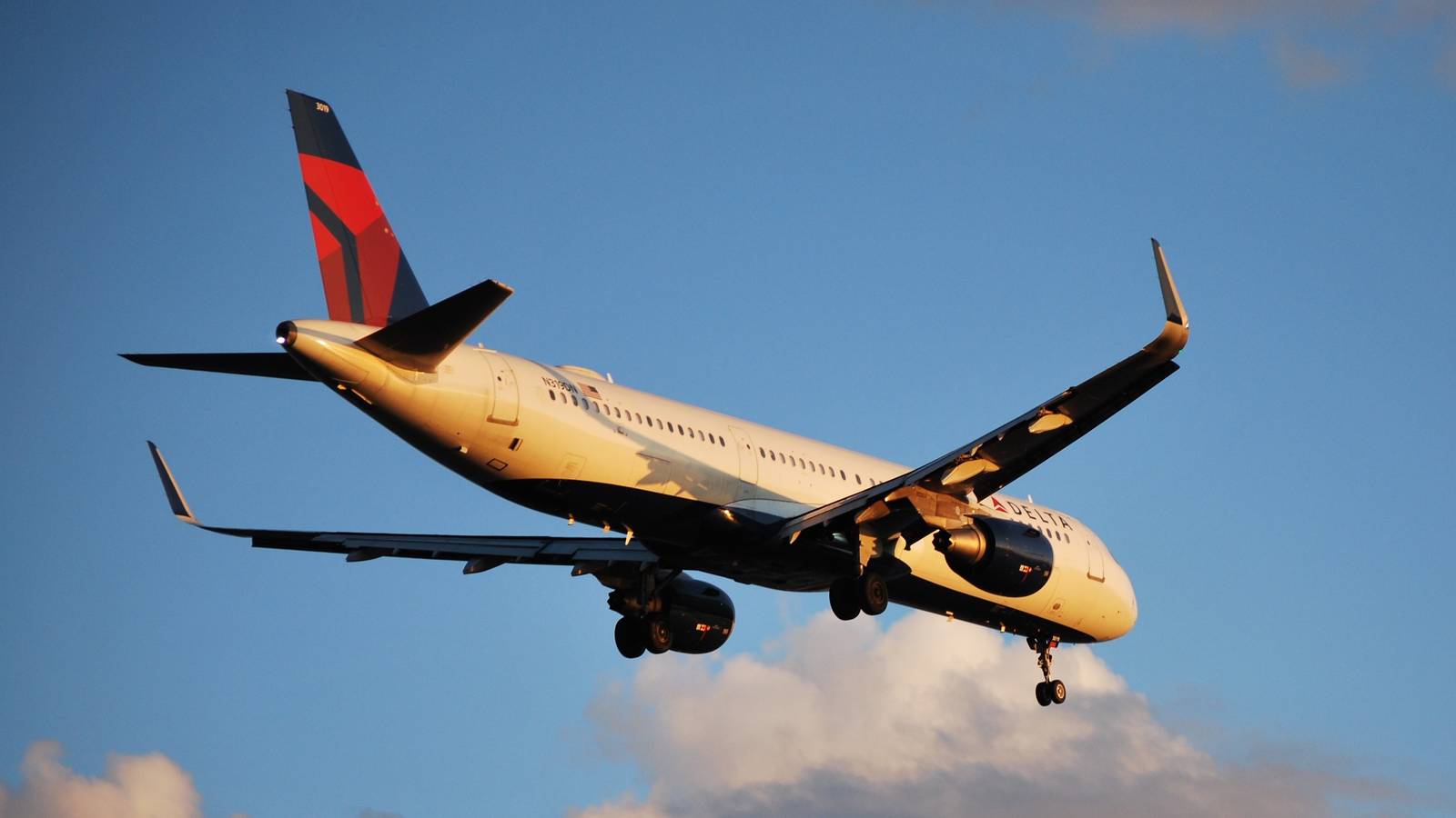 Delta Flight Returns To Fort Lauderdale Airport After Pilots Report ...
