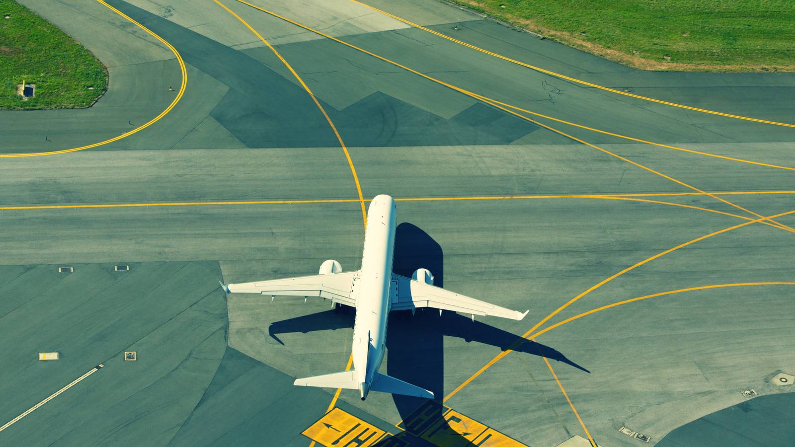 How Do Pilots Know Where To Go When Taxiing?