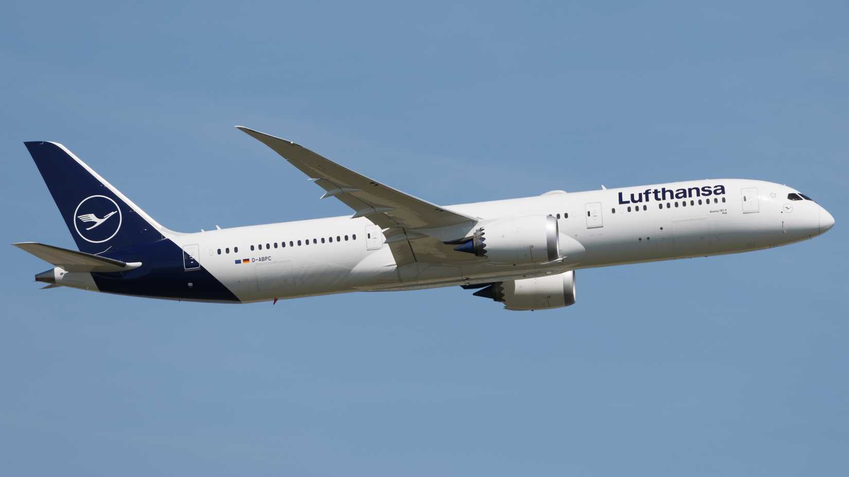 Lufthansa's First Boeing 787-9 with Allegris Cabin Arrives