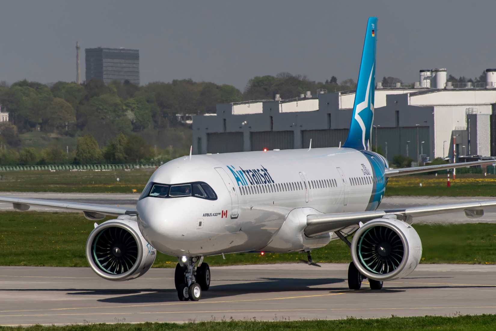 Sitting Comfortably? Air Transat Adds 2 New Transatlantic Airbus A321 ...