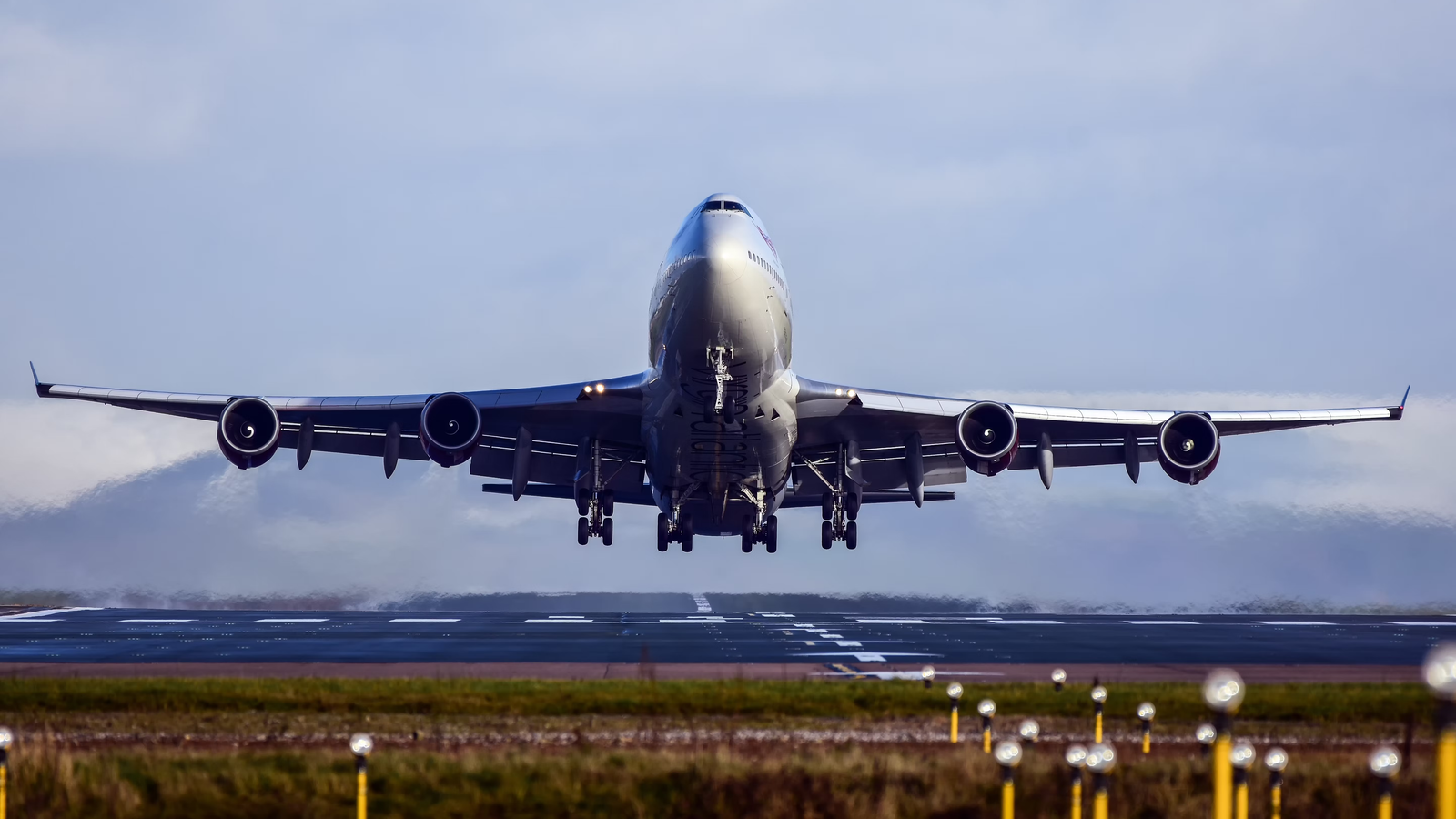 How Can Airport Altitudes Impact Long-Haul Stopover Routes?