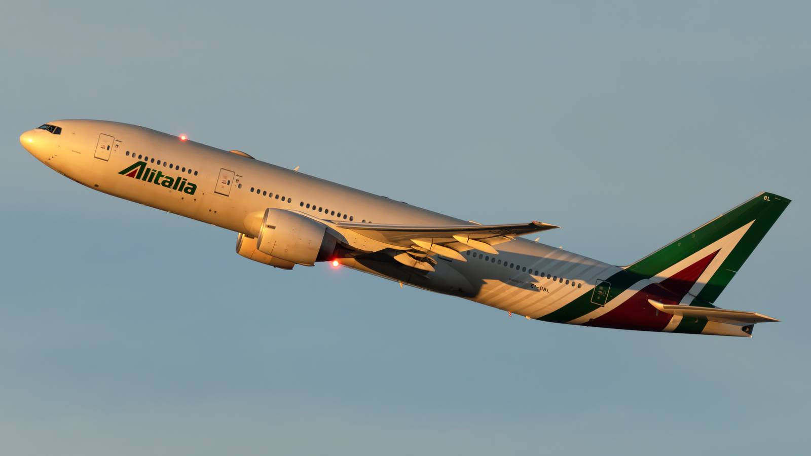 5 Momentous Milestones From The History Of Italian Aviation