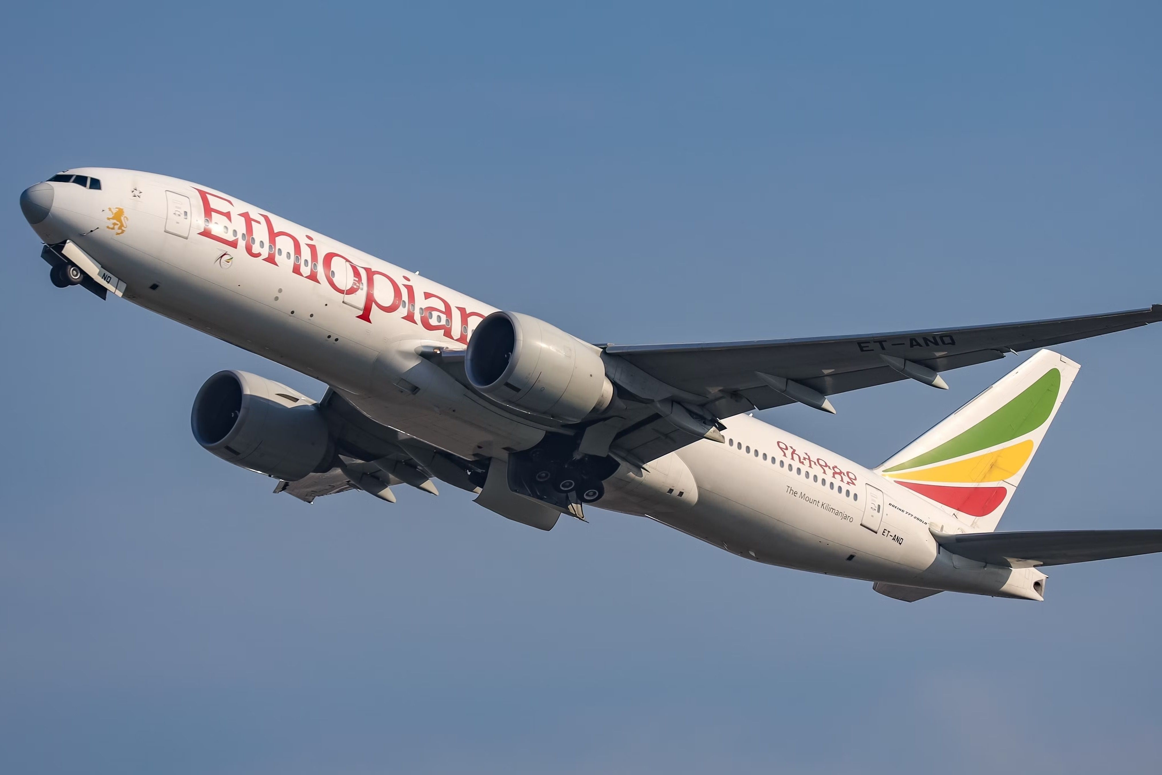 What Makes The Boeing 777-200LR The Longest Range Aircraft In The World ...