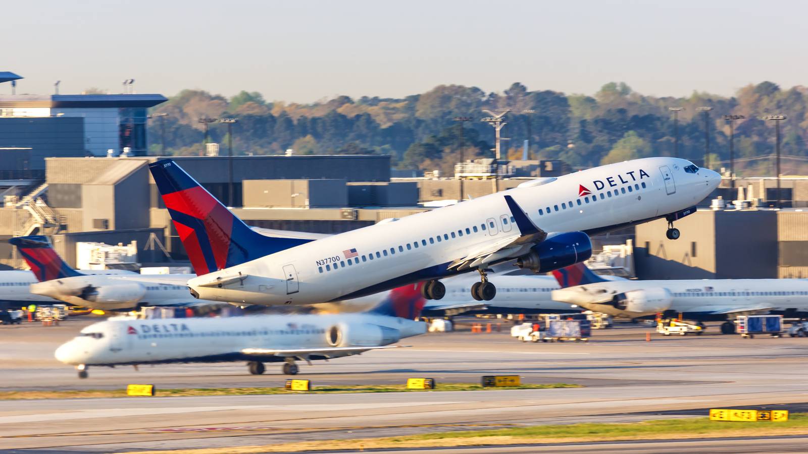 Delta Helps Finalize $500 Million Investment To Save Private Jet ...