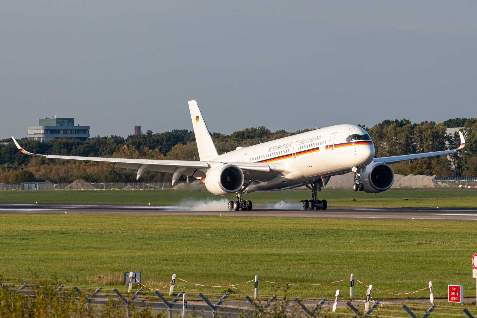 How The German Air Force Airbus A350's New J-MUSIC DIRCM System Works