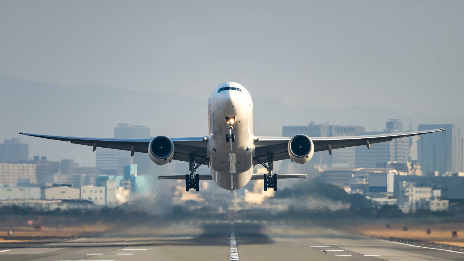 How Do Airlines Calculate Their Weight & Balance Restrictions?