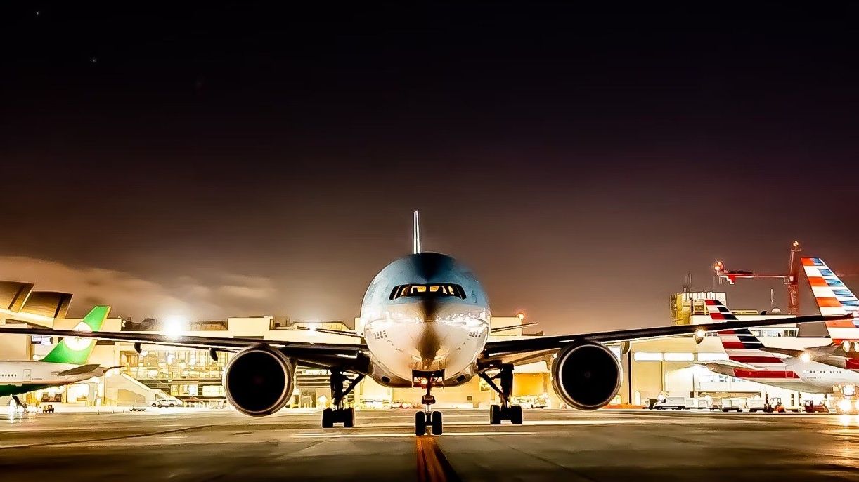 How To Tell Airbus & Boeing Aircraft Apart In The Dark