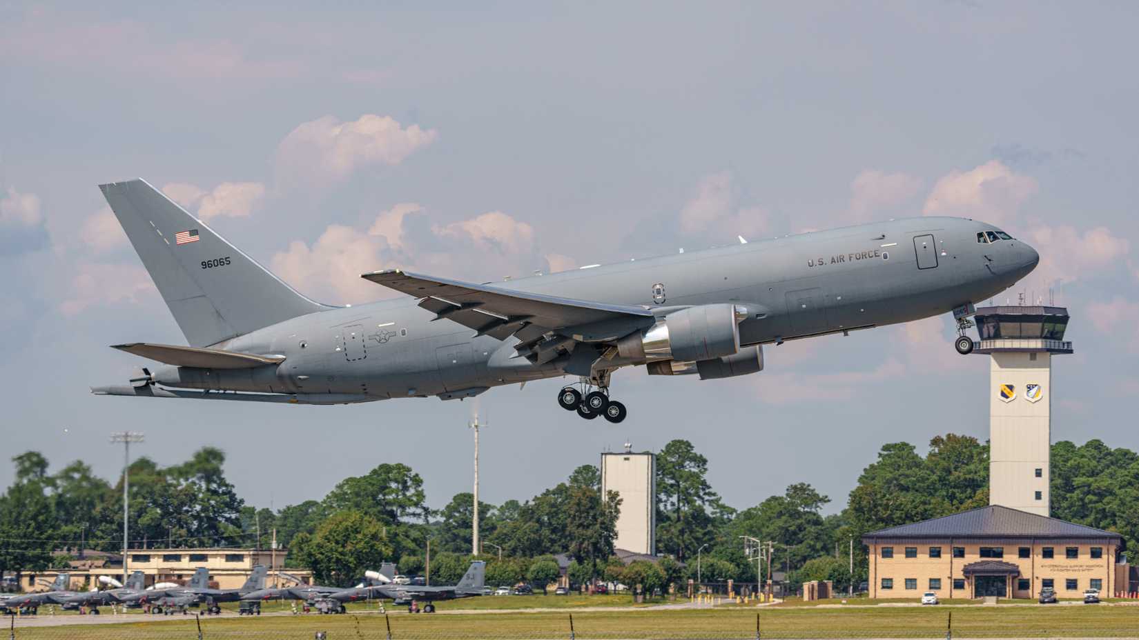 Why Did The USAF Decide To Retire The KC-10 Extender?