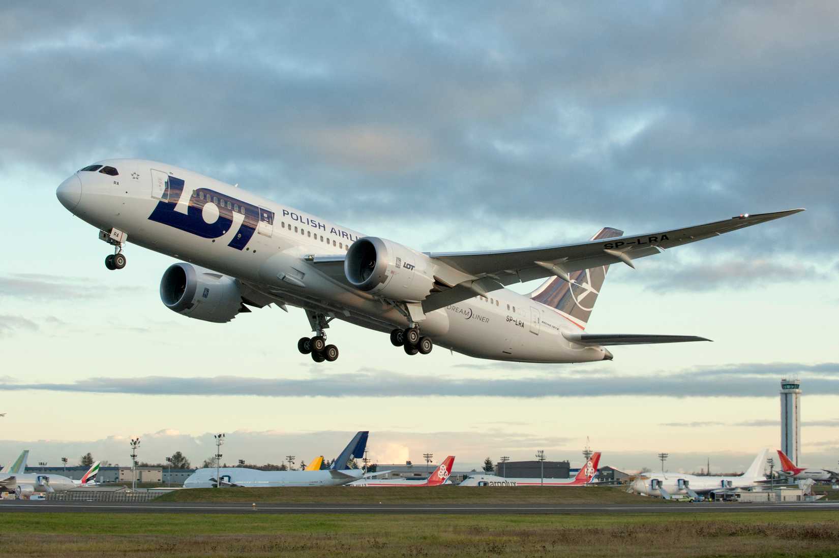 Boeing 787 Delays: LOT Polish Airlines Maintains EuroAtlantic 777 Wet ...