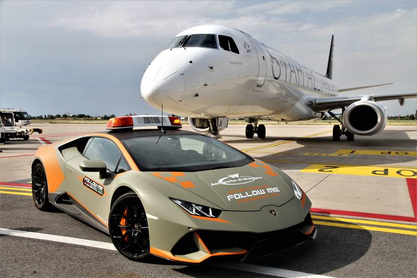What Are Follow Me Cars At Airports?