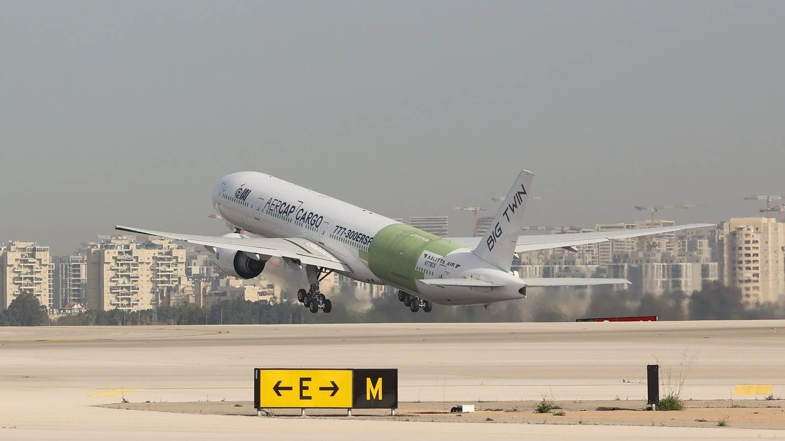 Why Do Aircraft Take Off And Land Into The Wind?