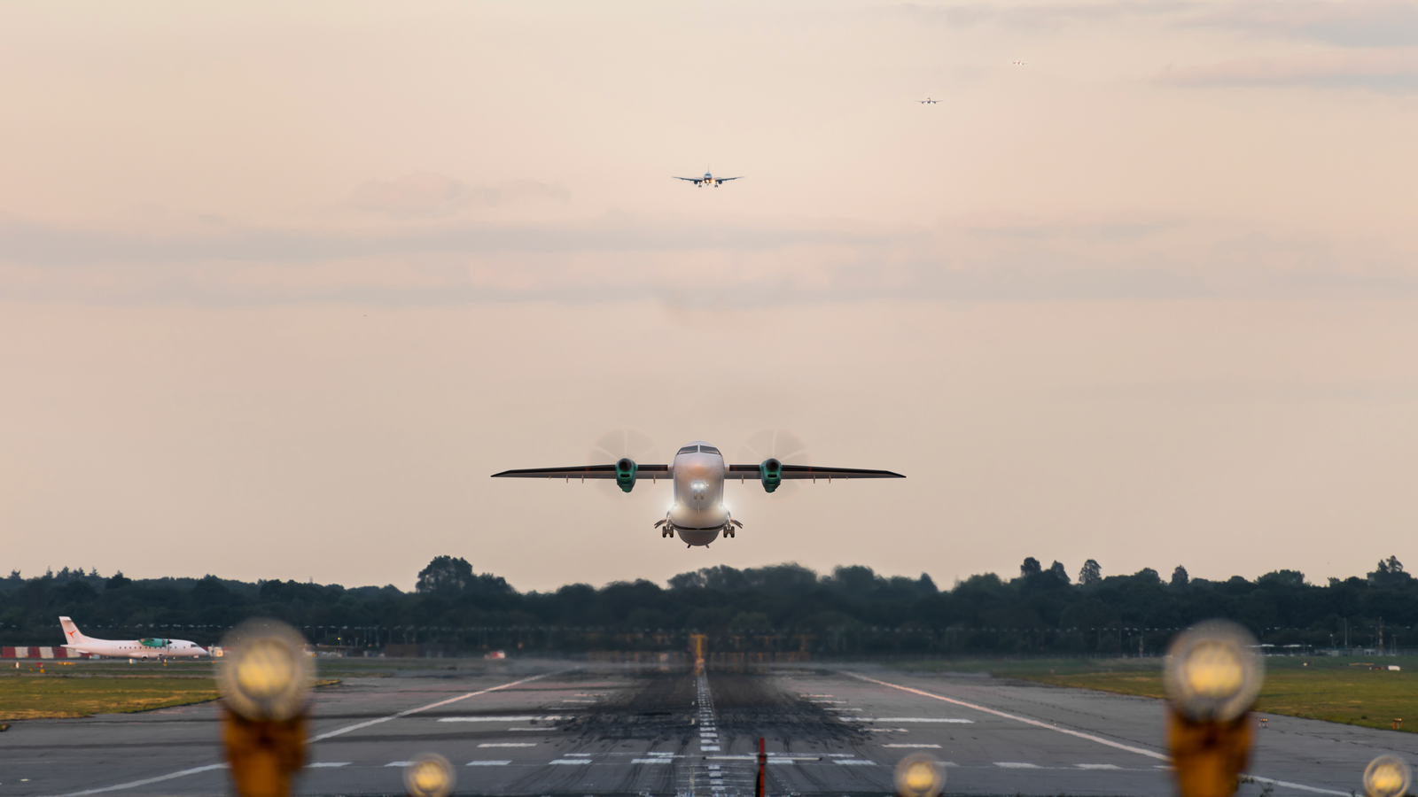 Deutsche Aircraft Delays Entry Into Service For D328eco Regional ...