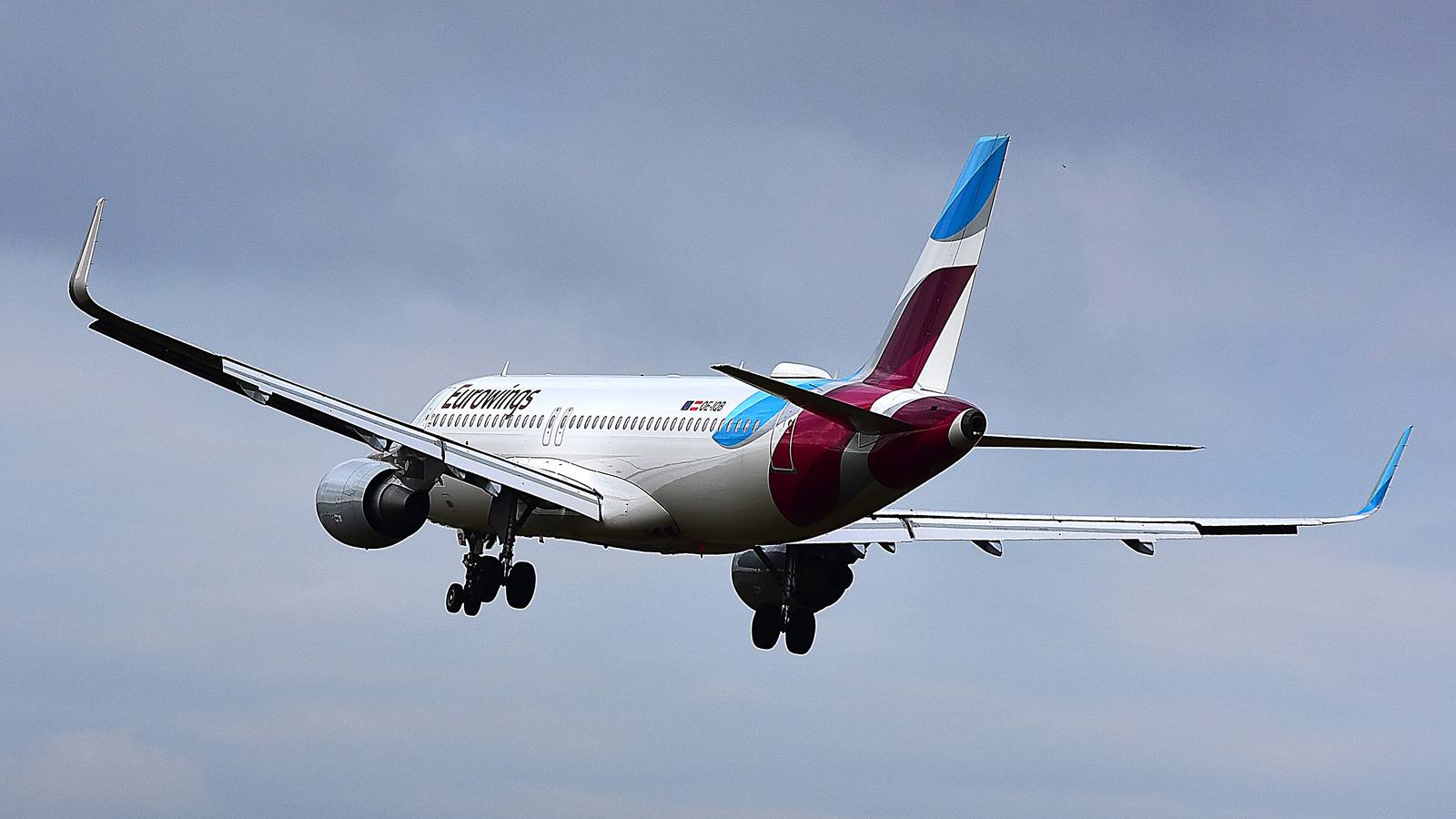 Ailerons And Elevators – What Are They And How Do They Work?
