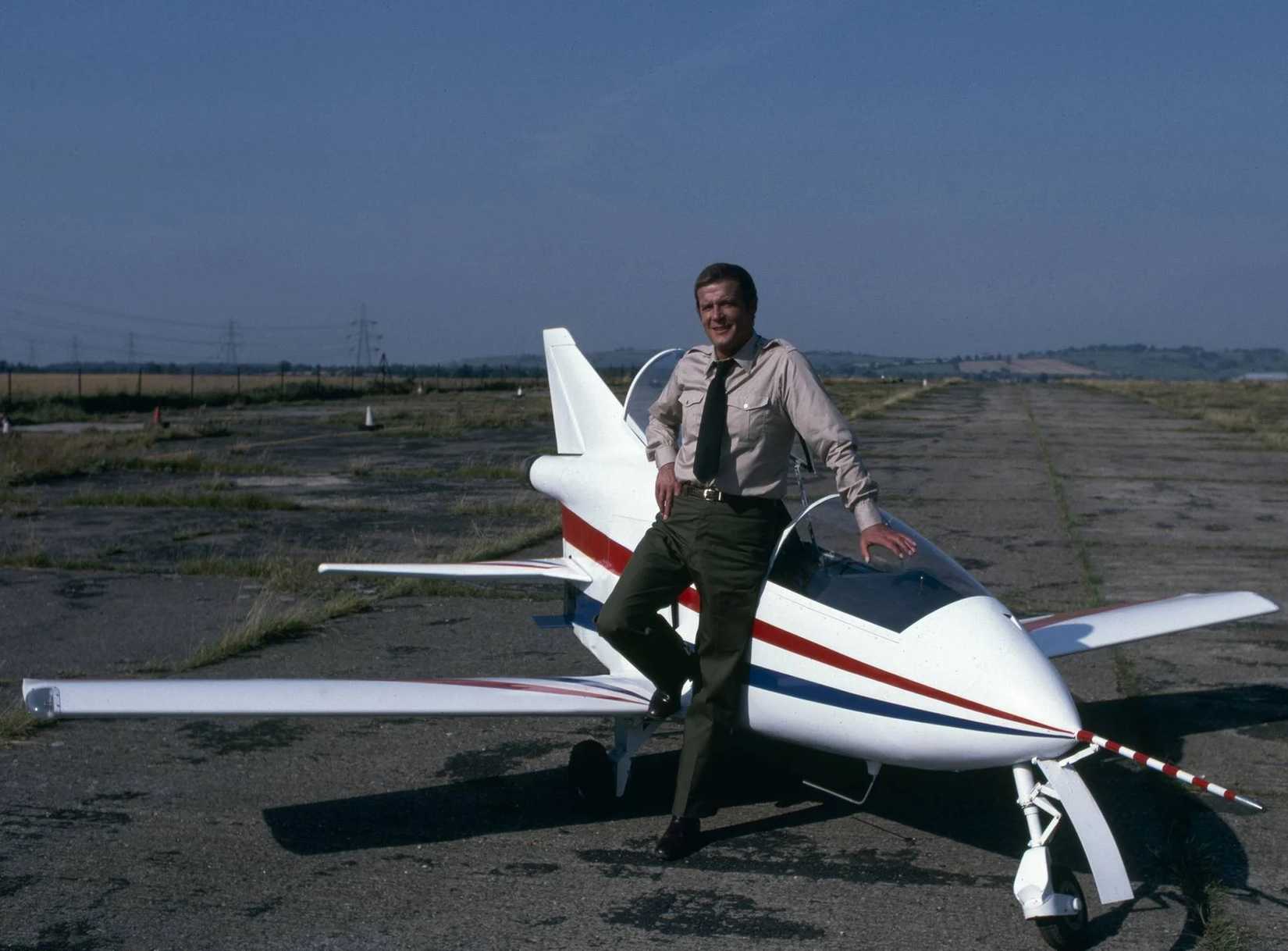 5 Of The Coolest Aircraft Used In James Bond Movies