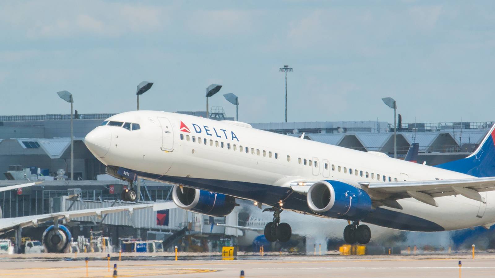 Delta Air Lines Pilot Who Threatened To Shoot Fellow Pilot Calls It ...