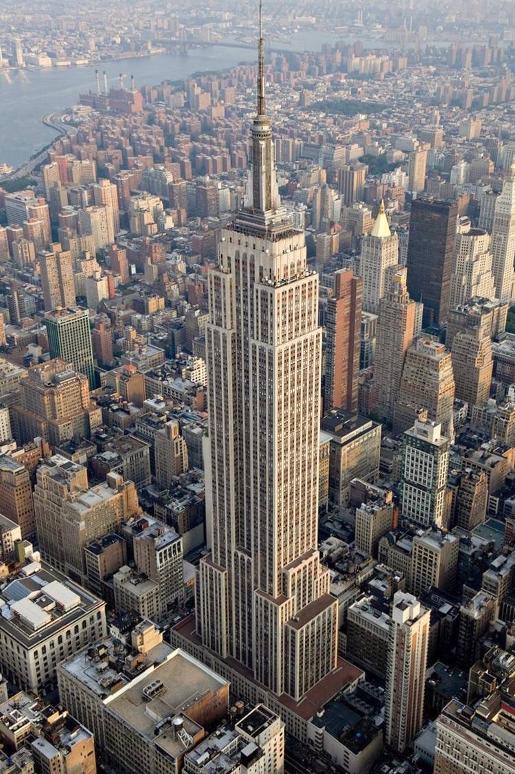 b52 empire state building