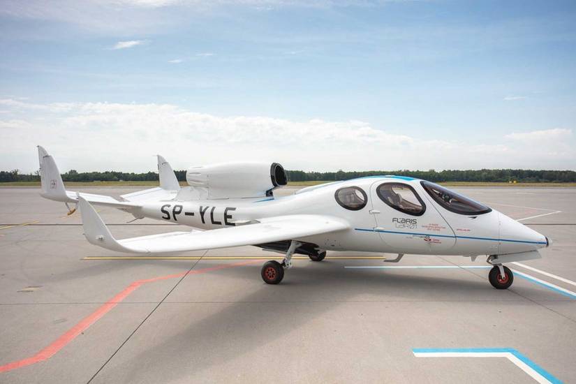 A Private Plane You Can Store In Your Garage: A Look At The Flaris LAR 1