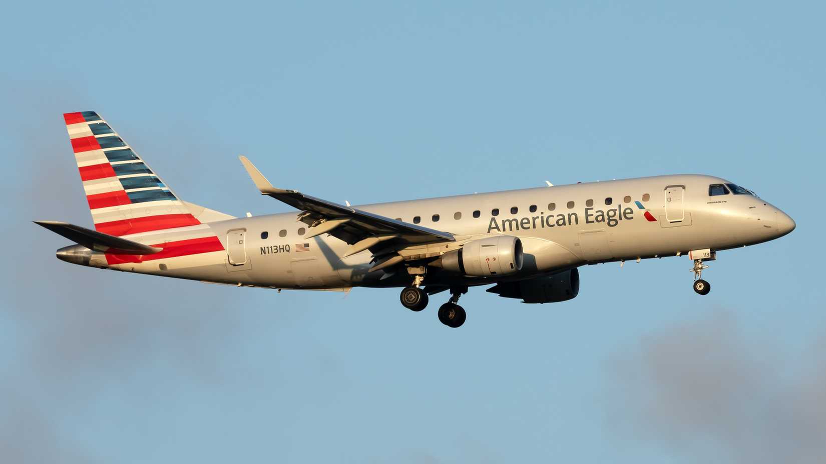 American Eagle Embraer E175 Diverts To Philadelphia International ...