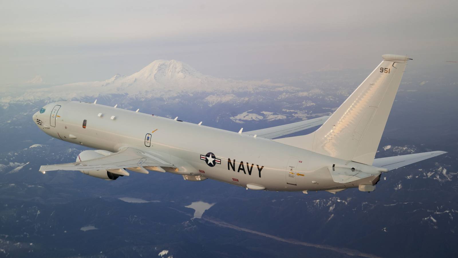 US Navy P-8 Poseidon Aircraft Overshoots Runway And Ends Up In Kaneohe Bay