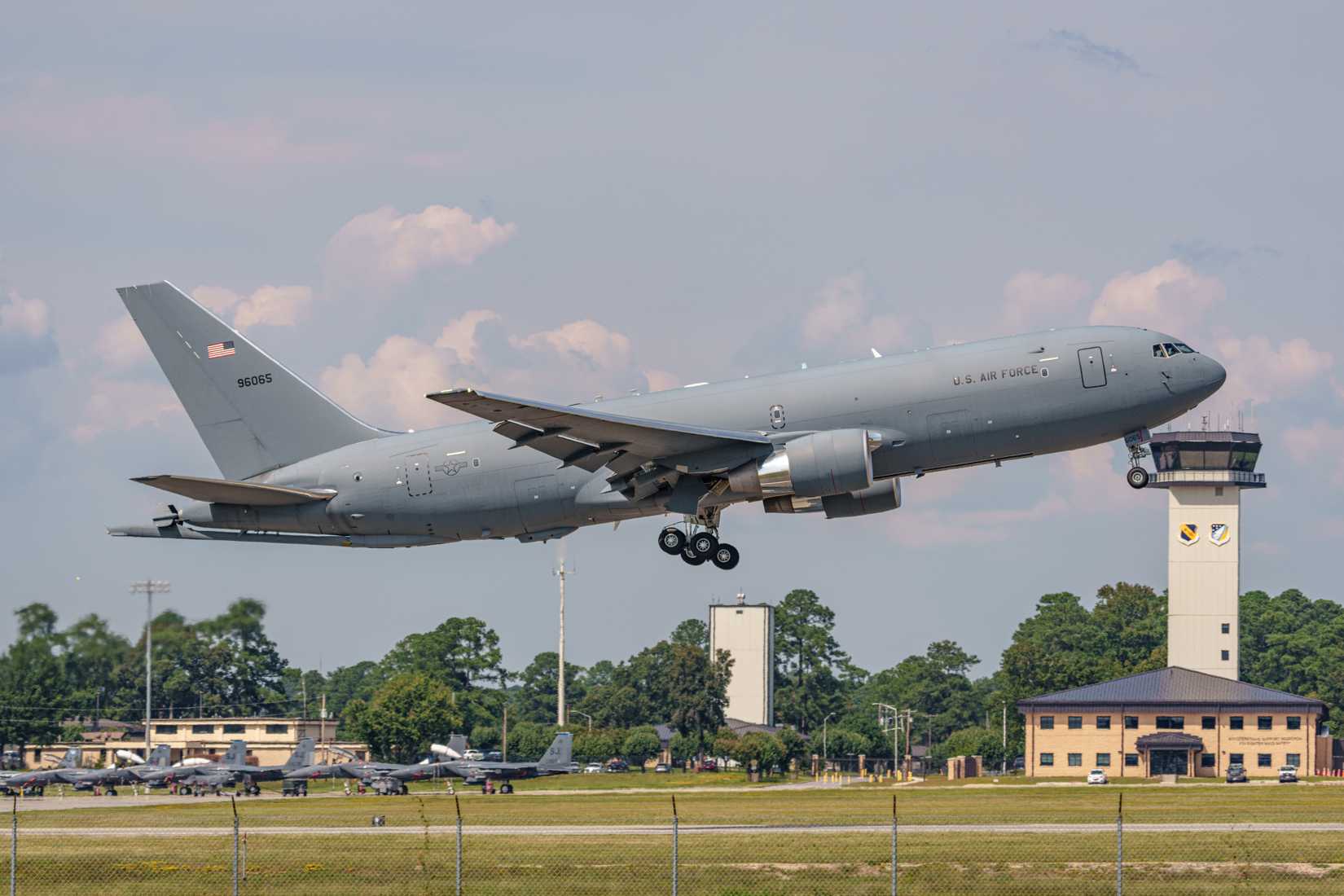 How Many Military Jets Does The United States Produce Annually?