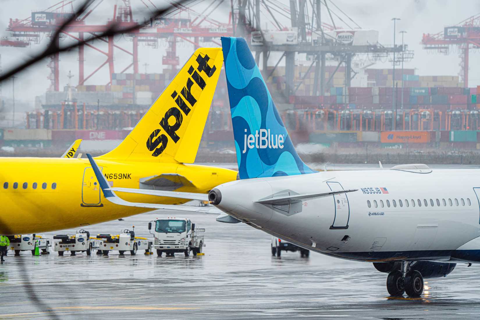 Why Spirit Airlines Really Doesn't Want To Join Forces With Frontier