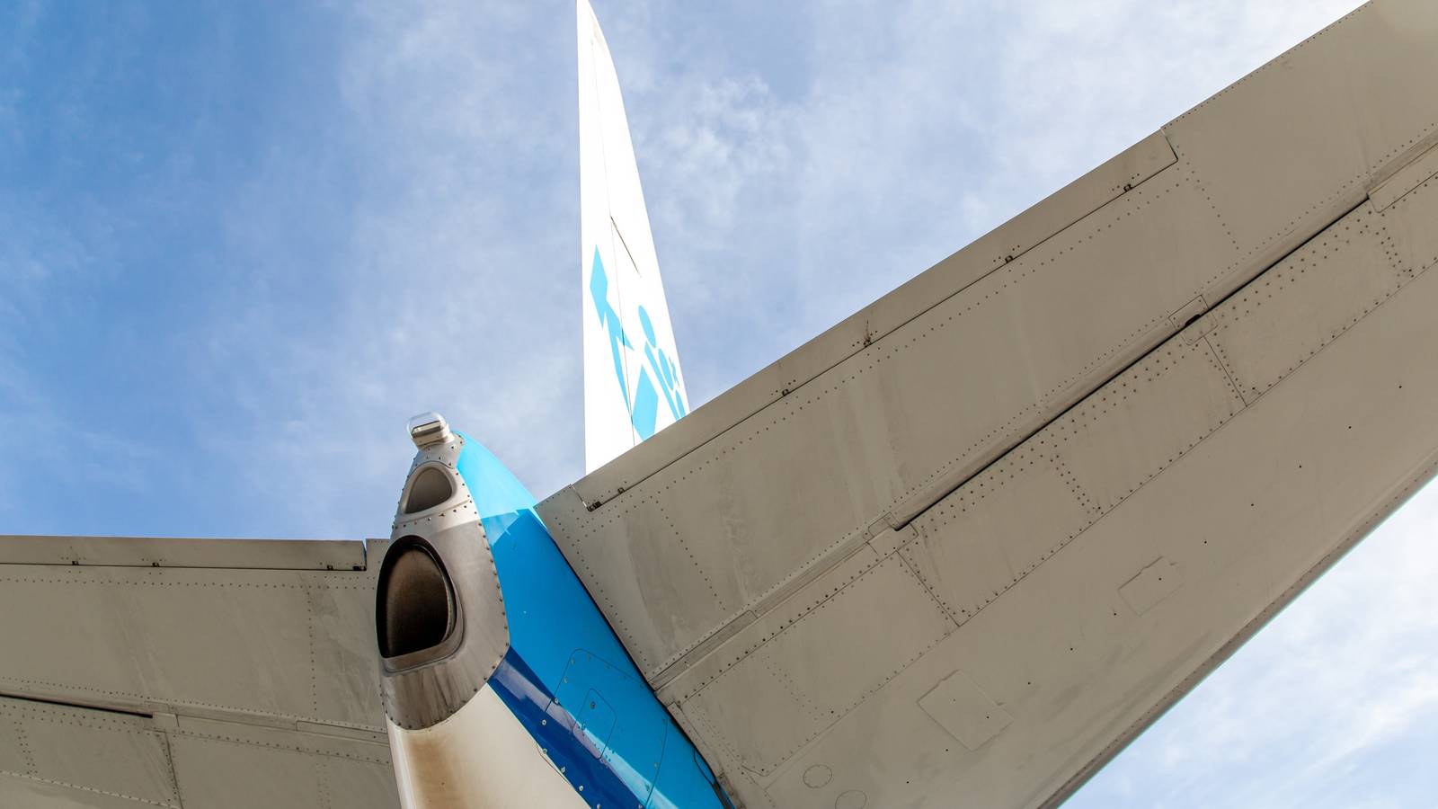 The Auxiliary Power Unit: What Is It & What Does It Do?