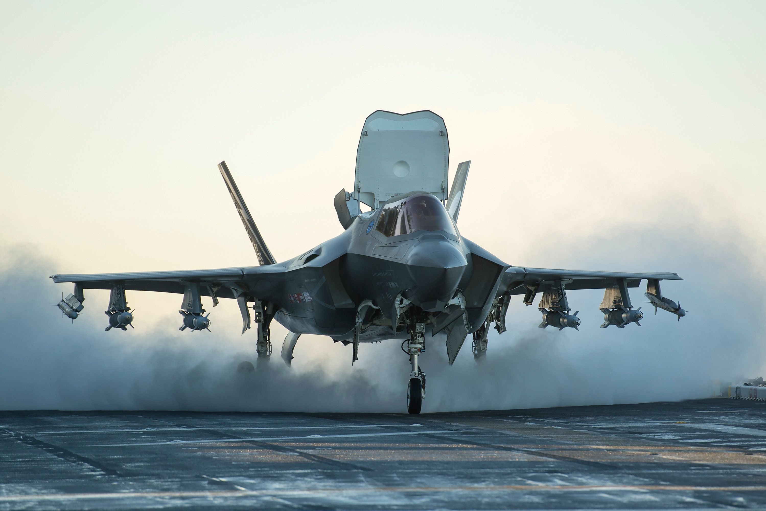 F-35 Vs F-22: Comparing & Contrasting The Iconic Lockheed Martin Fighter Jets