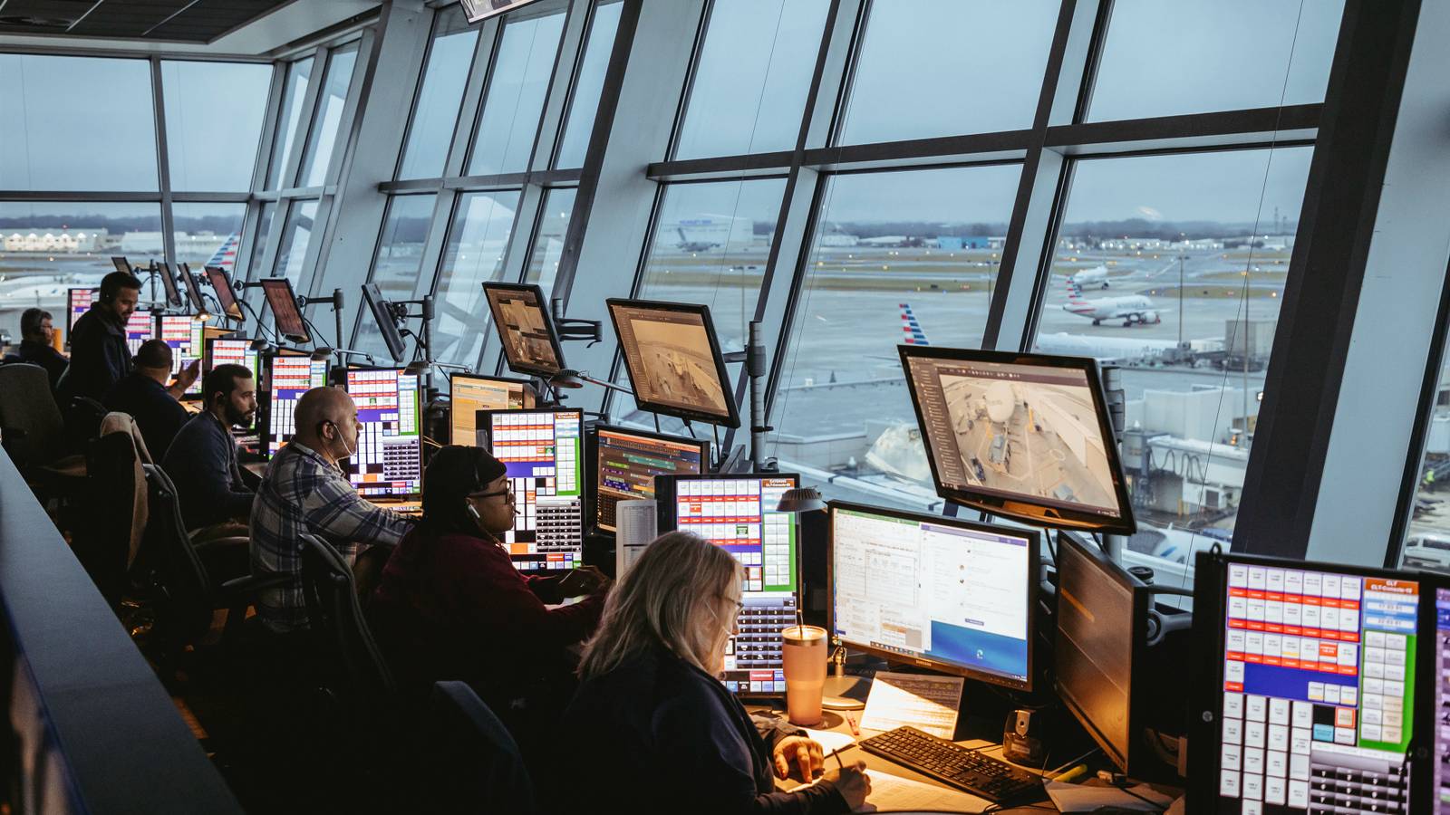 How Do Airlines Operate When There Is No ATC On Duty?