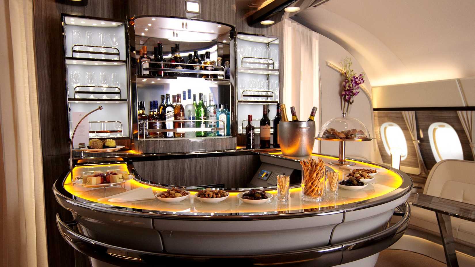 Which Airlines & Aircraft Have Bars & Lounges Onboard?