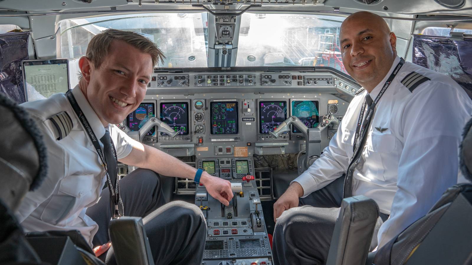 The Difference Between A Captain & A First Officer