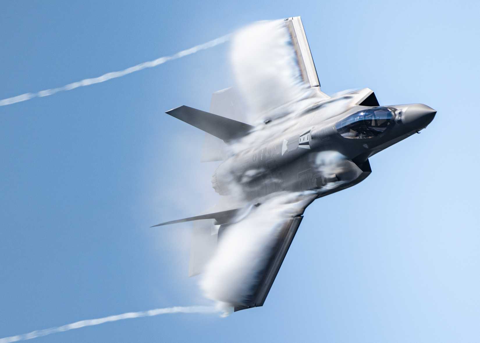 What's The Most Maneuverable Fighter Jet In The World?