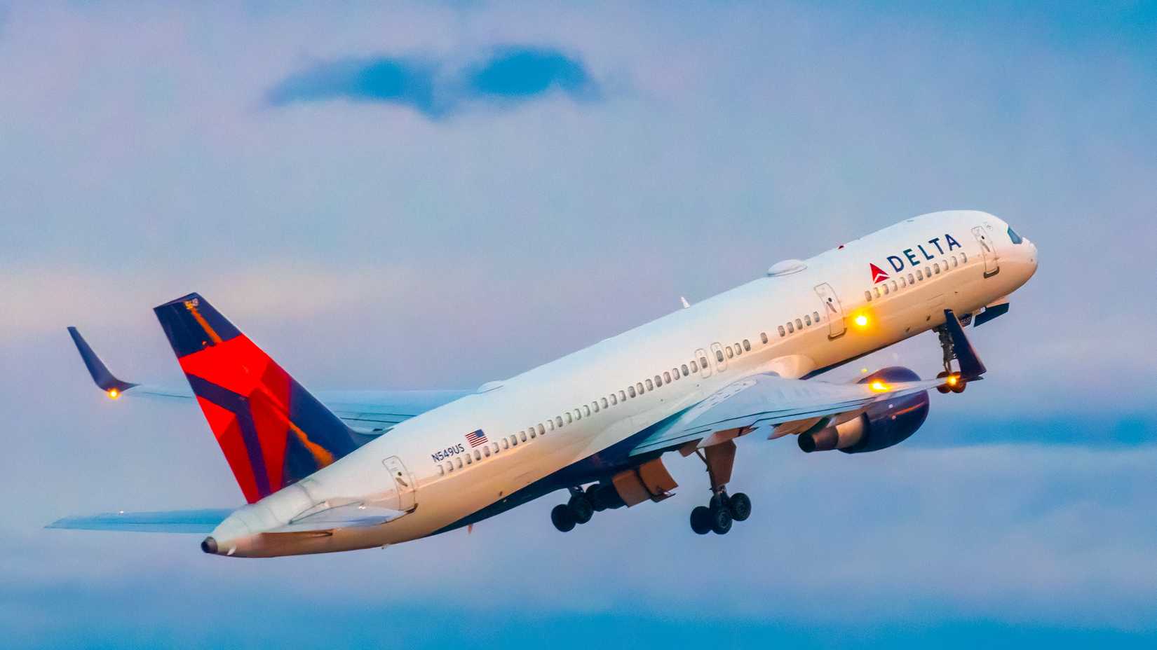 Refreshed: Delta Air Lines Completes First Boeing 757-200 Cabin ...