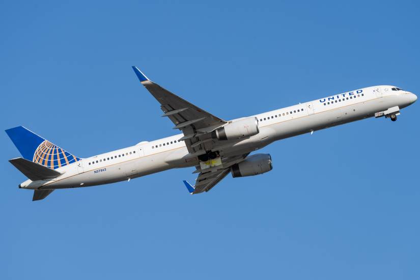 Which North American Airlines Offer Military Discount Flight Fares?