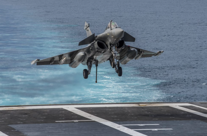 Aircraft Carrier Takeoffs & Landings: 5 Fun Facts