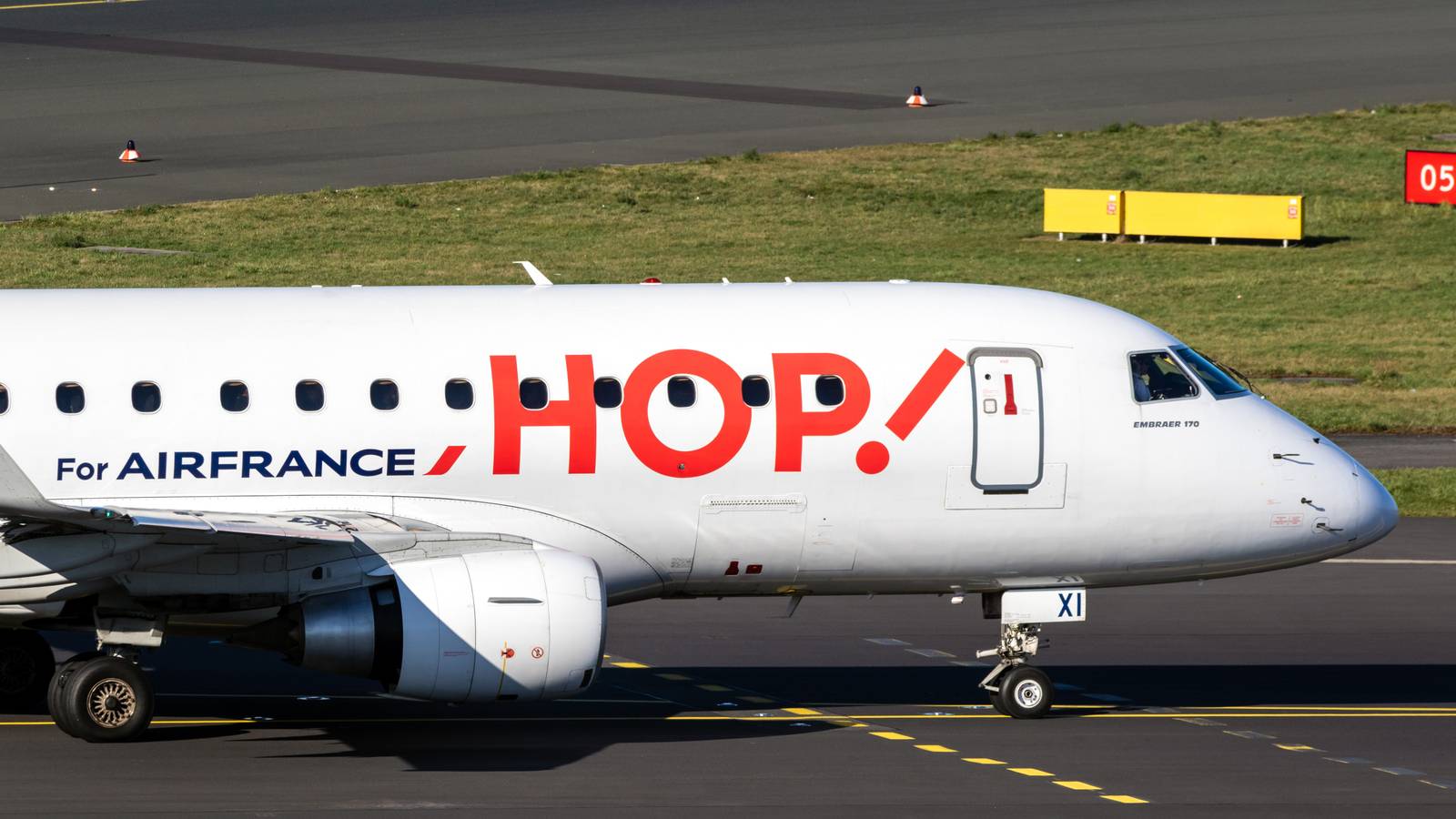 Hop! Embraer E170 Declares Emergency After Smoke In Cabin