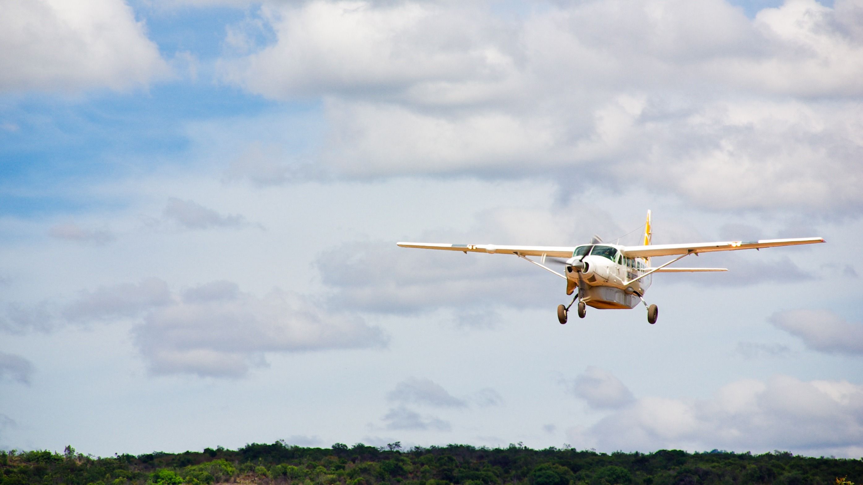 How Do Propellers Work To Lift Aircraft Off The Ground?