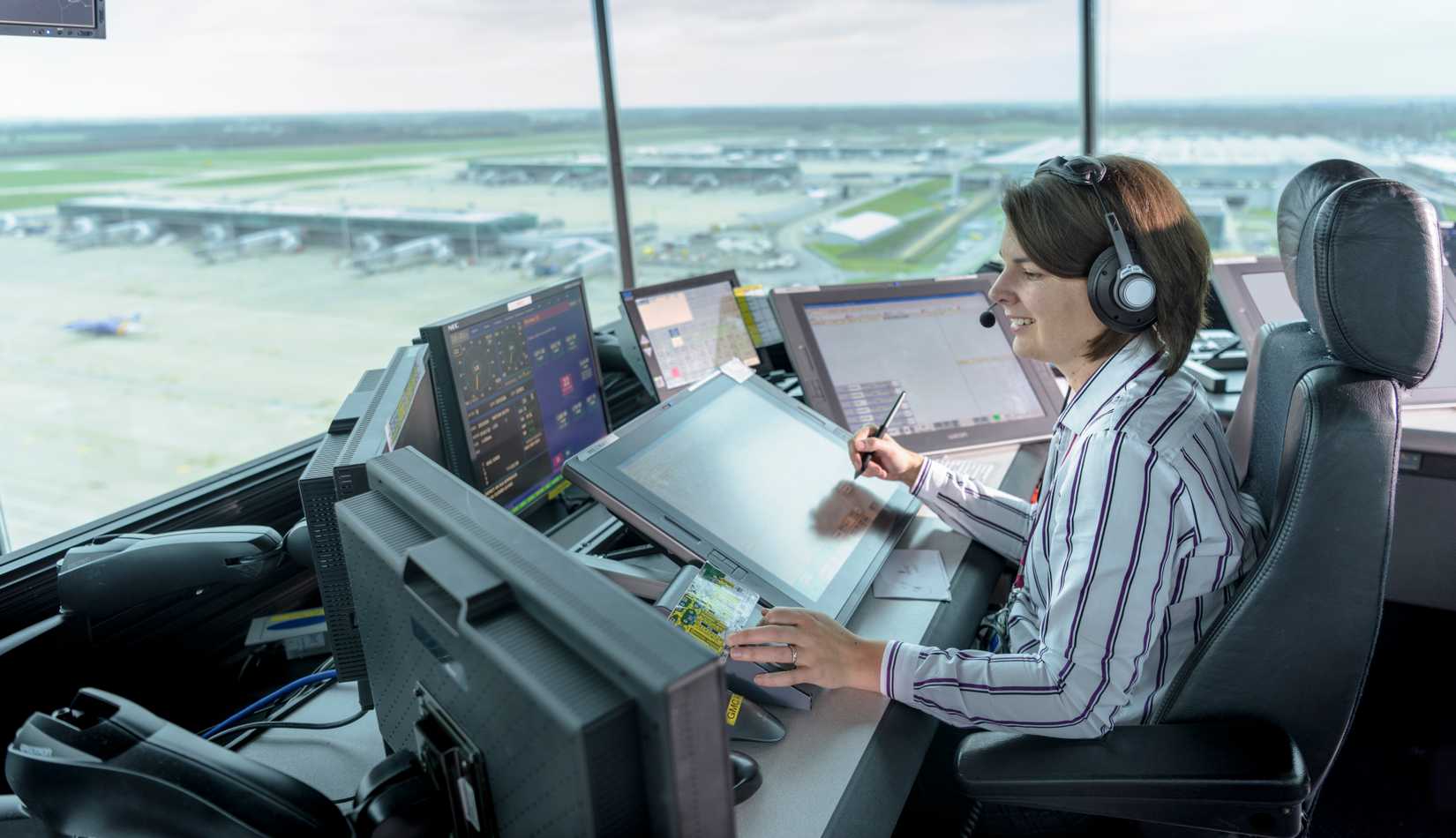 What Do Air Traffic Controllers Get Paid?