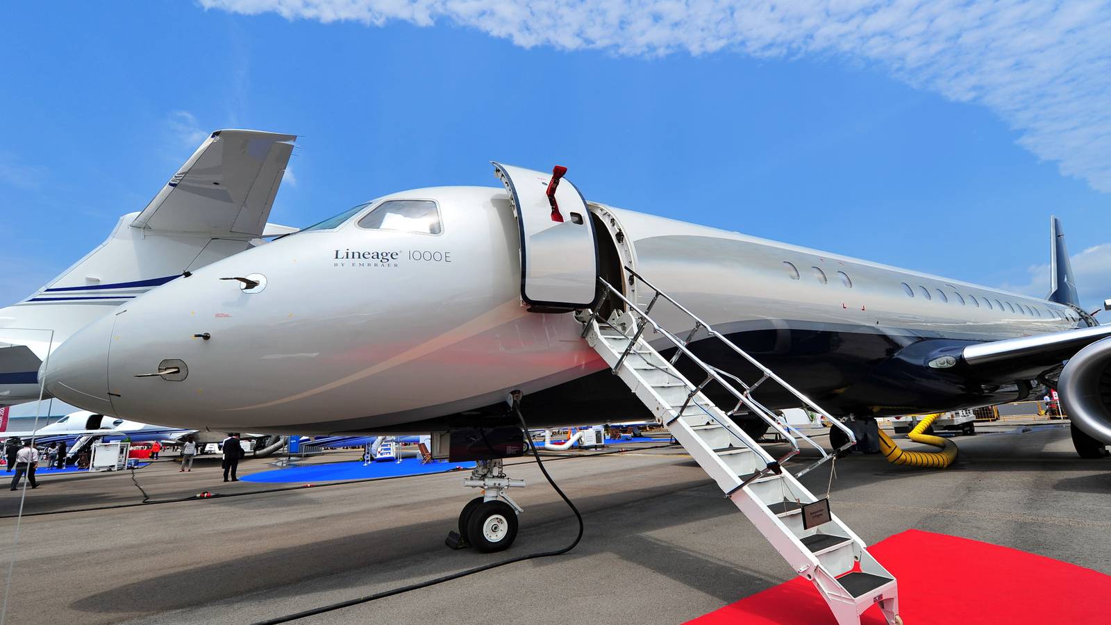 What Does A Private Jet Senior Cabin Crew Member Do?