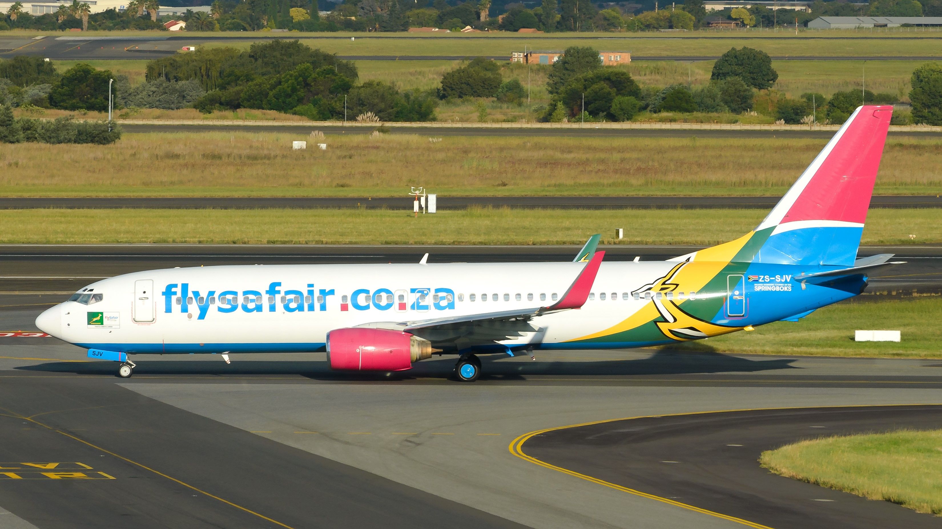 FlySafair Boeing 737-800 Loses Main Landing Gear Wheel On Take-Off At ...