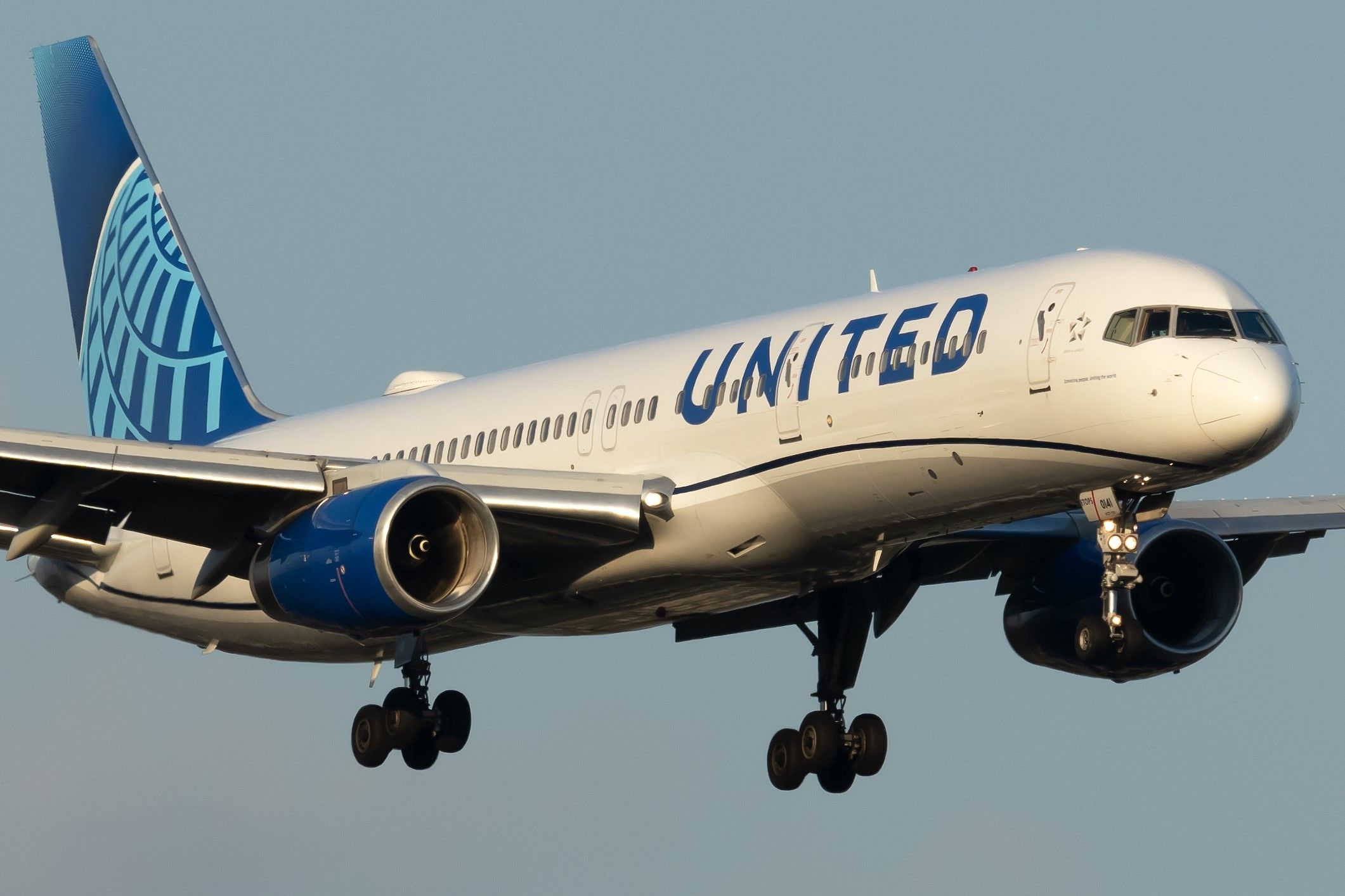 FAA Flags Over 120 Boeing 757-200s For Fuselage Cracking Concerns