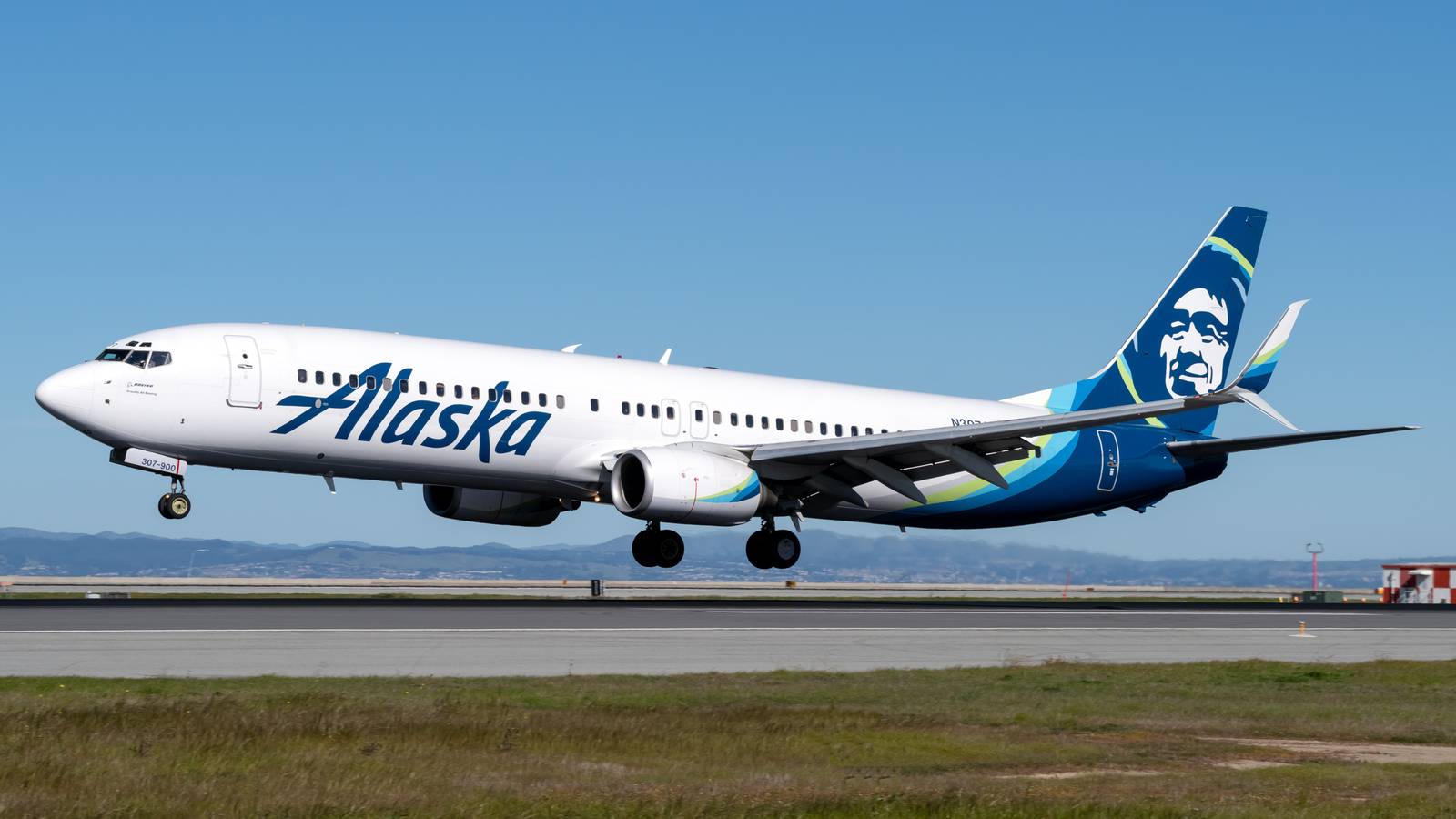Alaska Airlines Launches Nonstop Flights From Seattle To Toronto