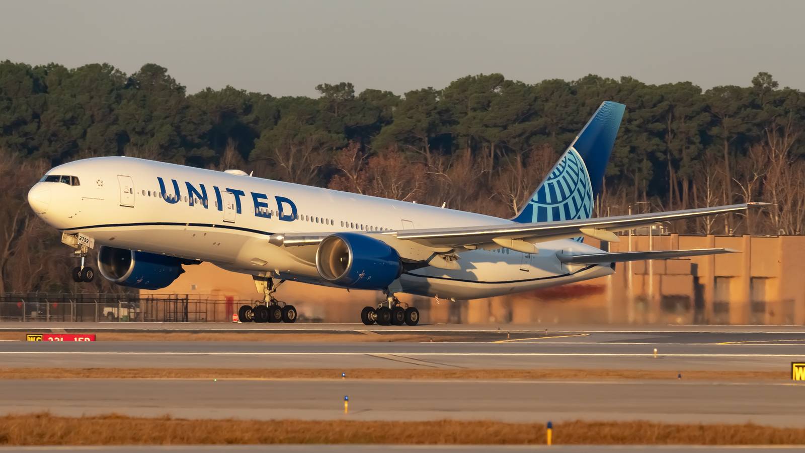 United Airlines Boeing 777 Crew Declare Emergency Over Atlantic Amid ...