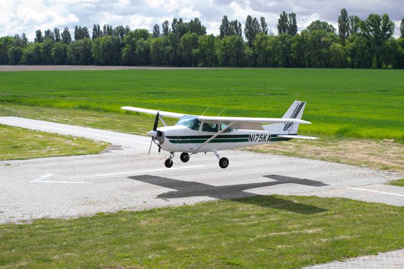 How Do Propellers Work To Lift Aircraft Off The Ground?
